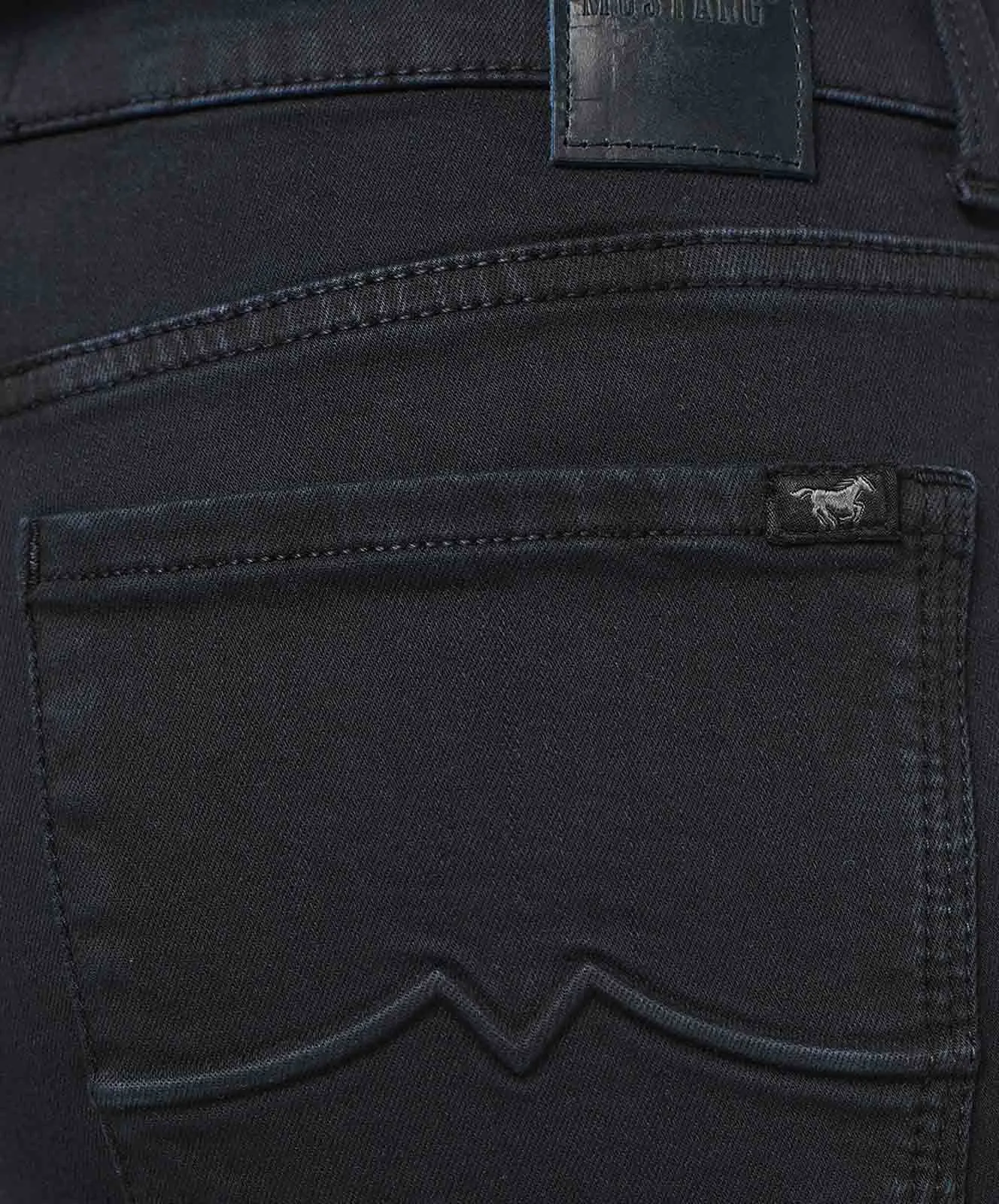 Mustang Crosby Relaxed Slim fit Jeans in Tiefschwarz