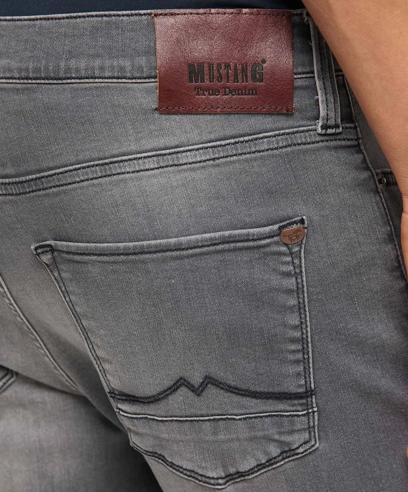 Mustang Jeans Slim Fit Vegas aus grauem Used-Denim